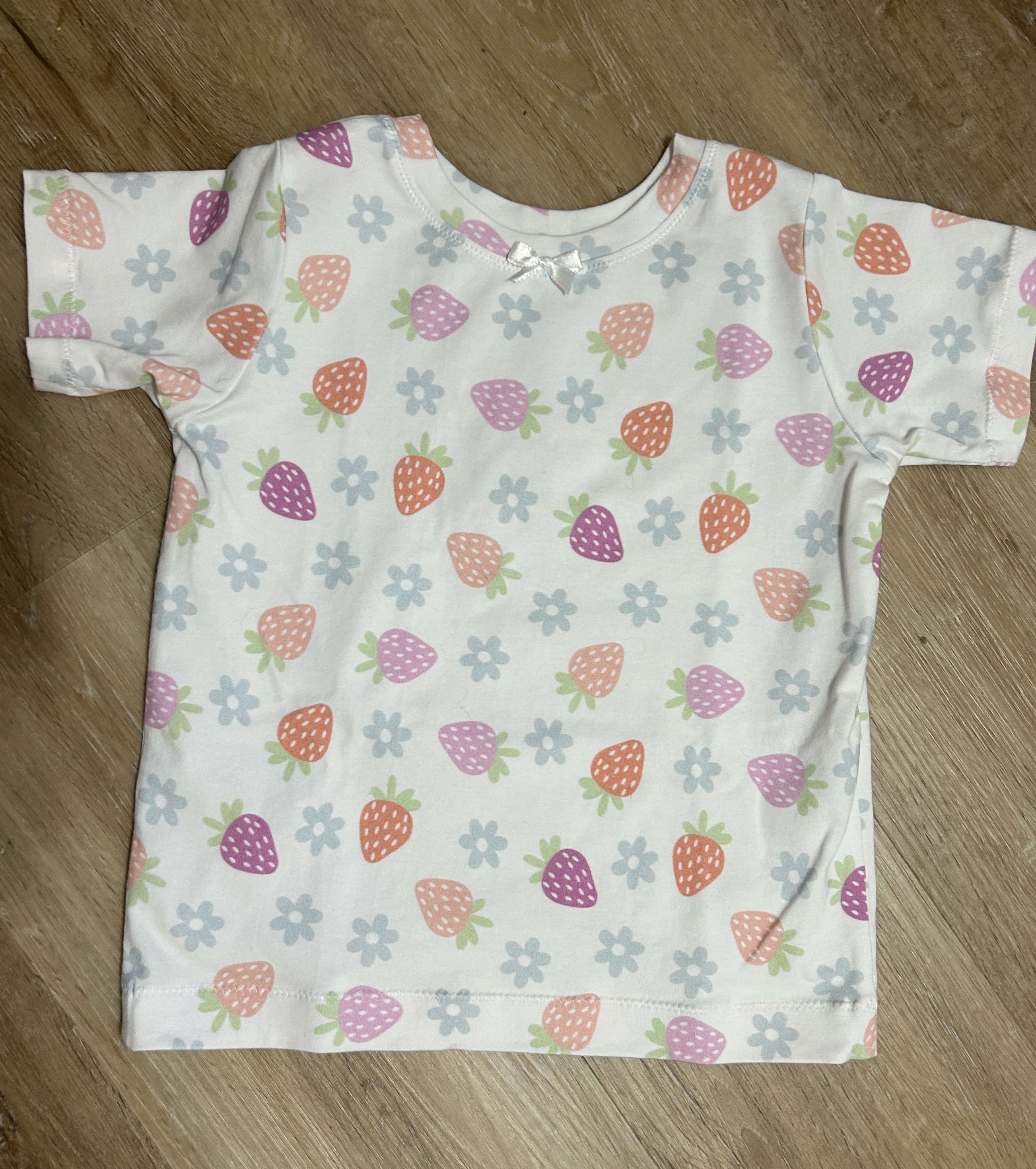 I also made a matching Brindle & Twig Baggy Tees for her brother and ...